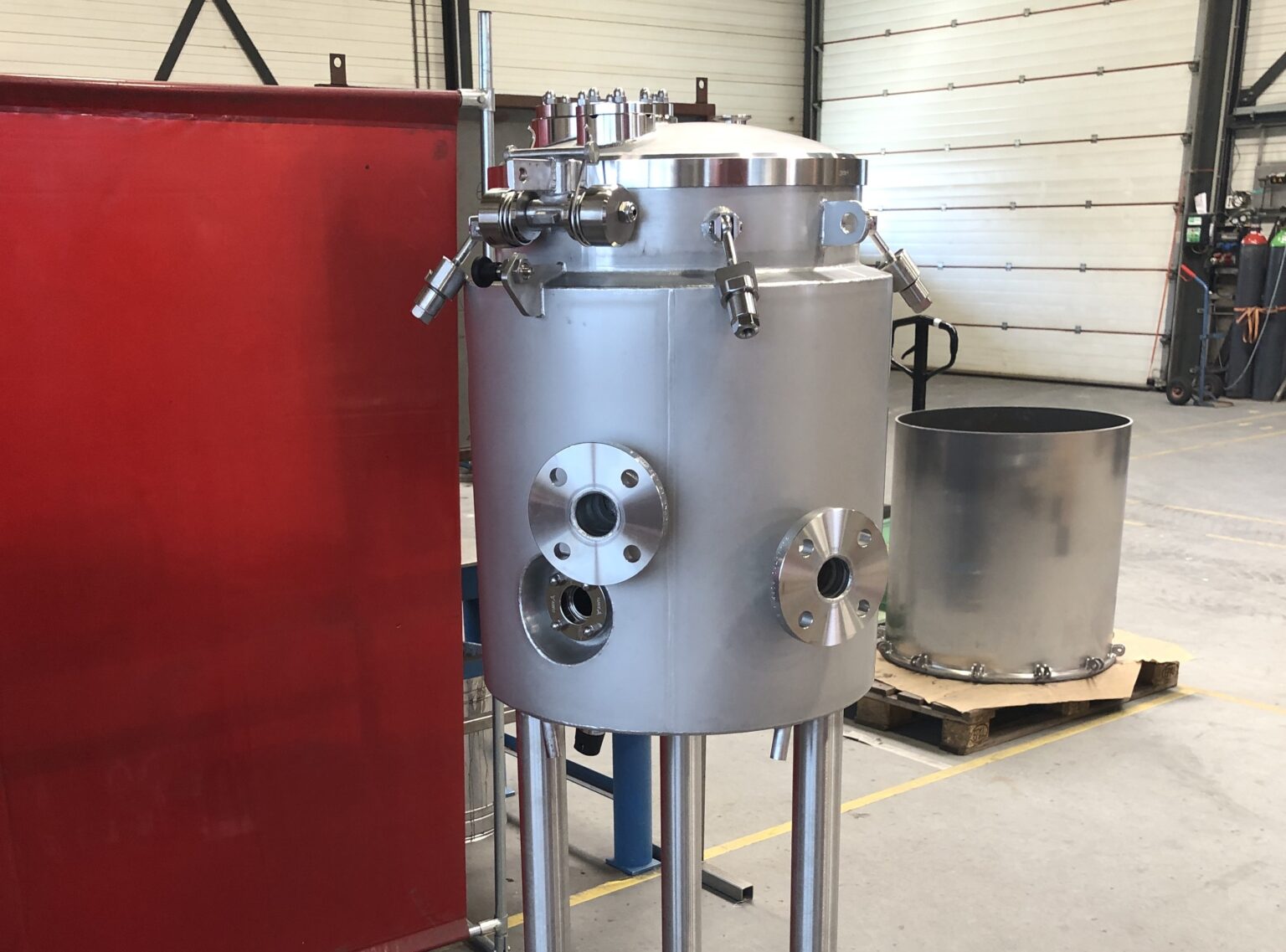 Stainless steel sampling tank for pharmaceutical sampling